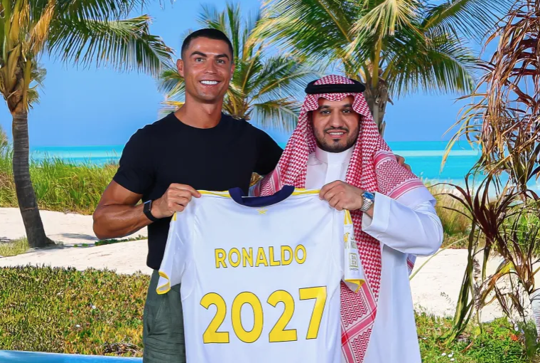 رونالدو يجدّد عقده مع النصر السعودي (صور) – Assarih