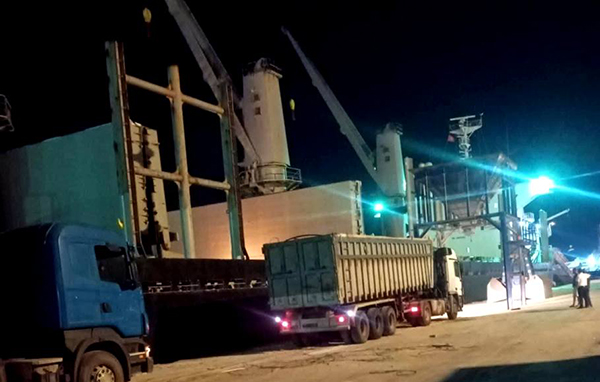 صفاقس: وصول باخرة محمّلة بـ25 ألف طنّ من علف الذرّة – Assarih