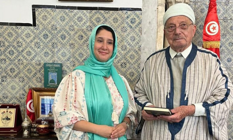 مواطنة امريكية تعلن اسلامها في تونس – Assarih