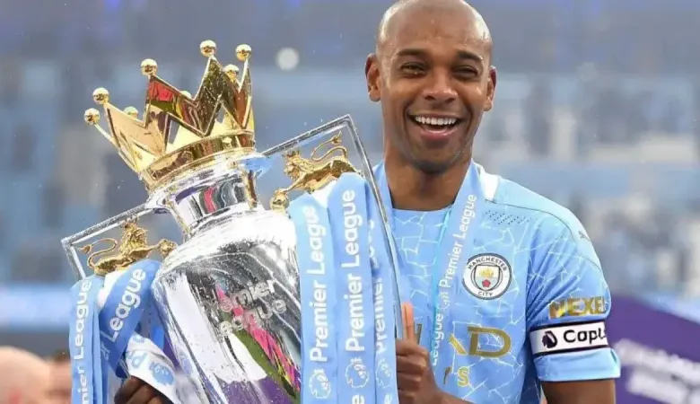 قائد المان سيتي فيرناندينيو يودع كرة القدم – Assarih