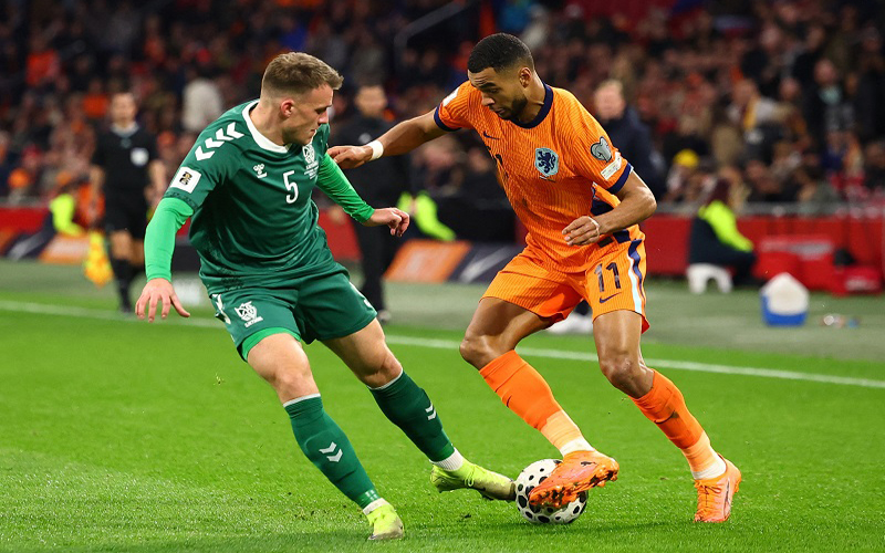 هولندا تفوز برباعية وتعبر إلى كأس العالم – Assarih