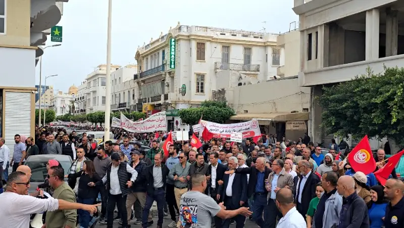 صفاقس: اليوم إضراب عامّ بـ60 مؤسّسة خاصّة… مسيرة ووقفة أمام الولاية (صور) – Assarih